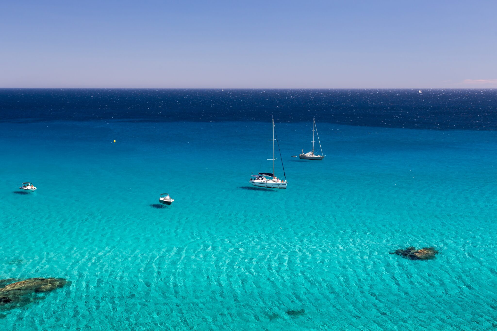 Sailing Seasons Around the World - Admiral Marine
